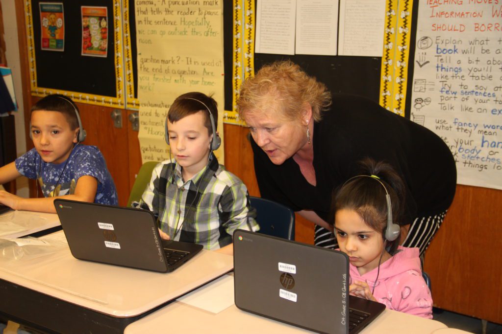 Elementary students learn computer programming | Troy City School District