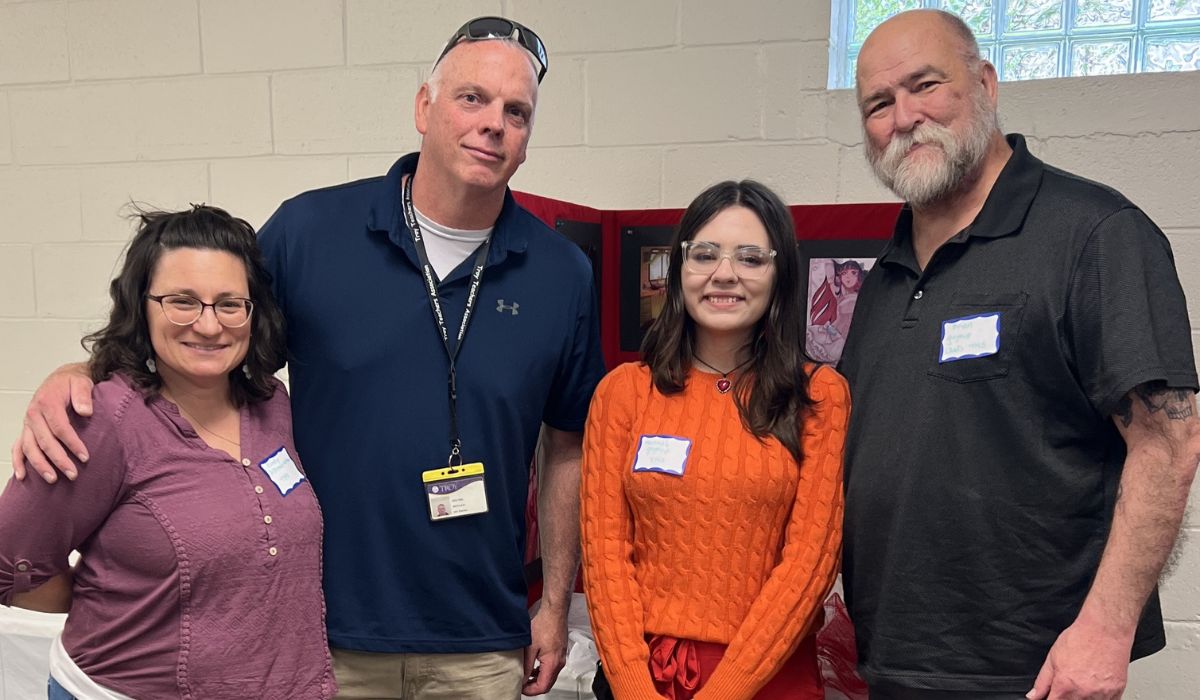 Hannah Guynup recieves $500 Colonie Art League Scholarship | Troy City ...